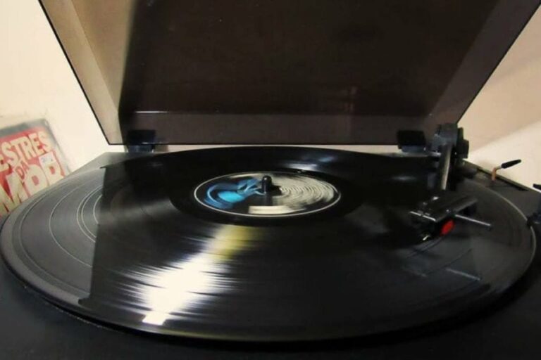 Pela primeira vez desde os anos 80, o disco de vinil superou a venda de CDs